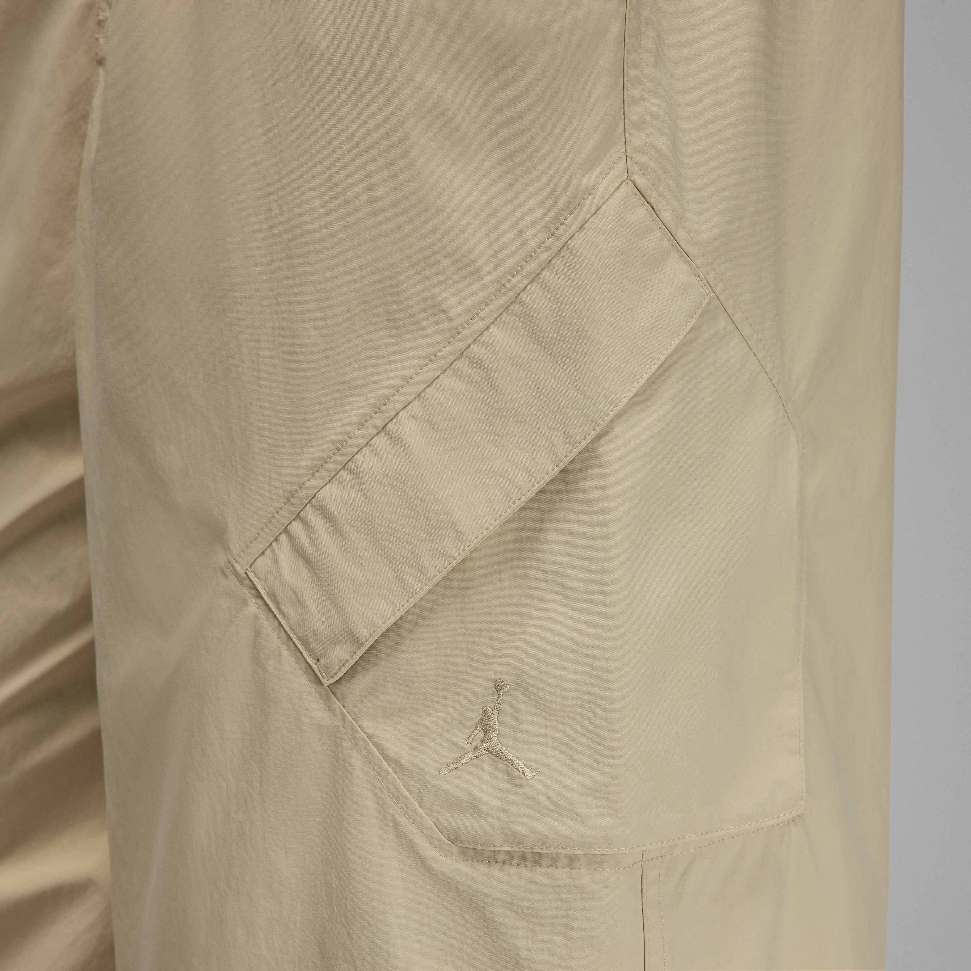 Buy Jordan Flight Chicago Women's Parachute Pants - Rattan | Nike ...