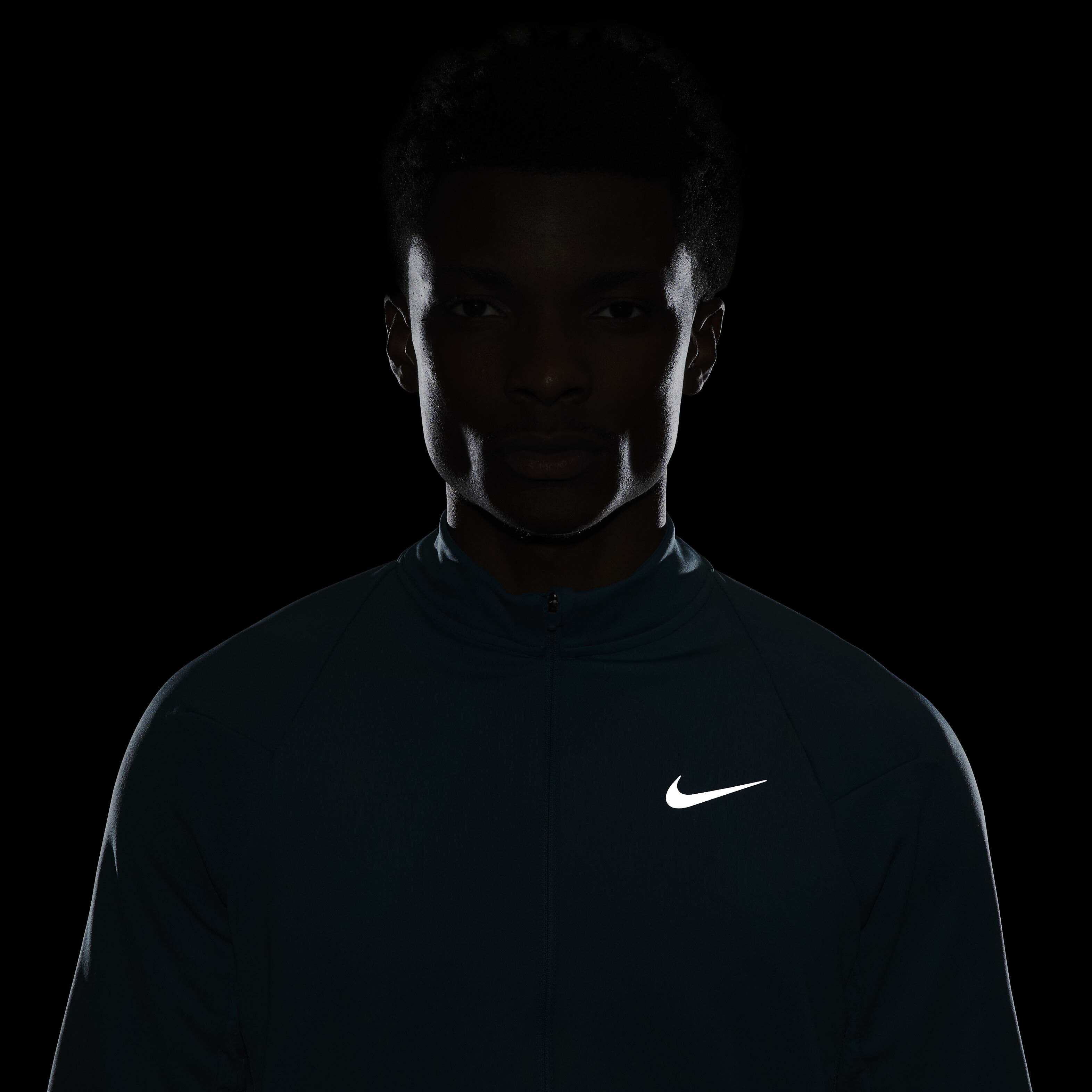 ‏تسوق نايكي ثيرما-فت رن ديفجن تيشيرت الجري بنصف سحاب للرجال - مينيرال ...