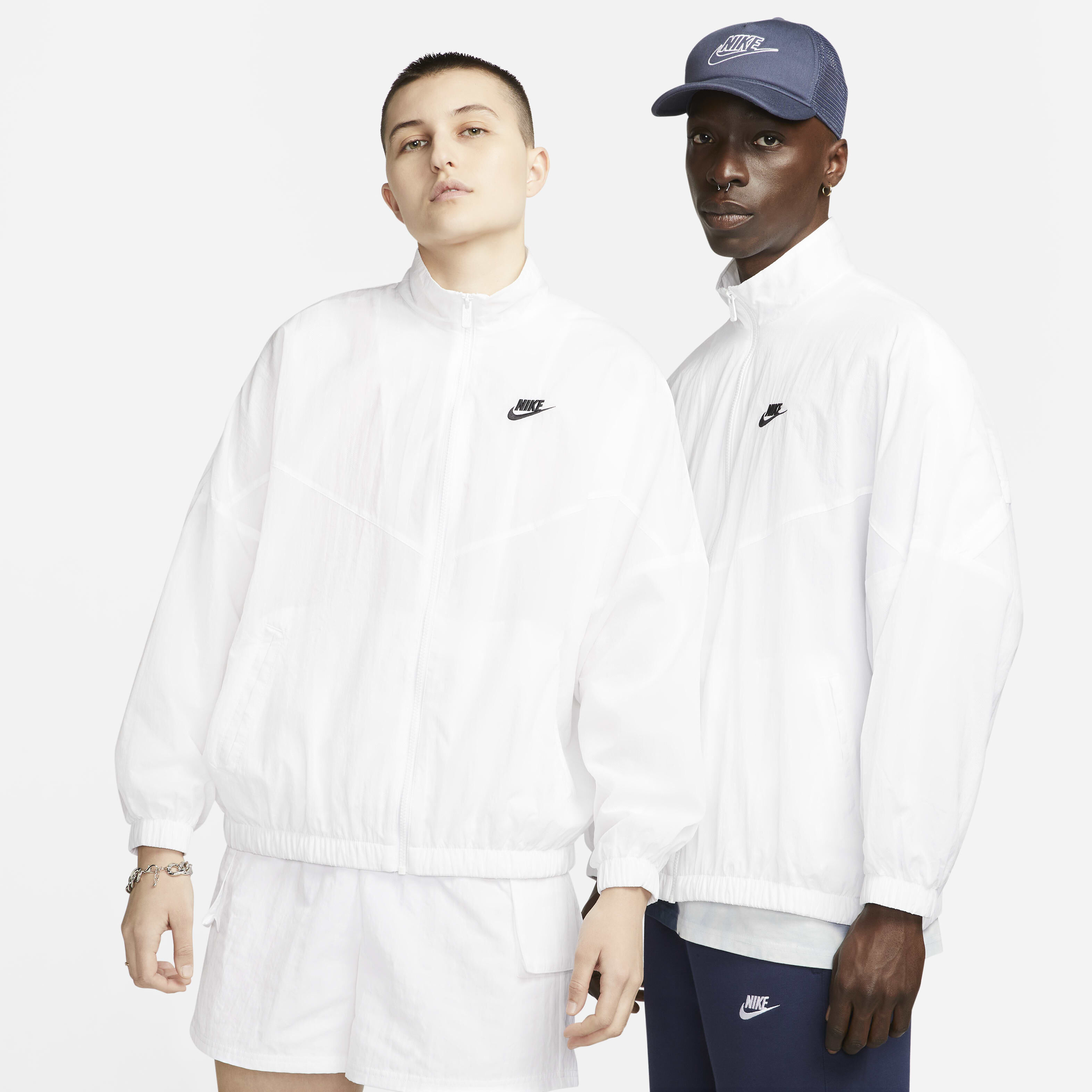 nike essential windrunner
